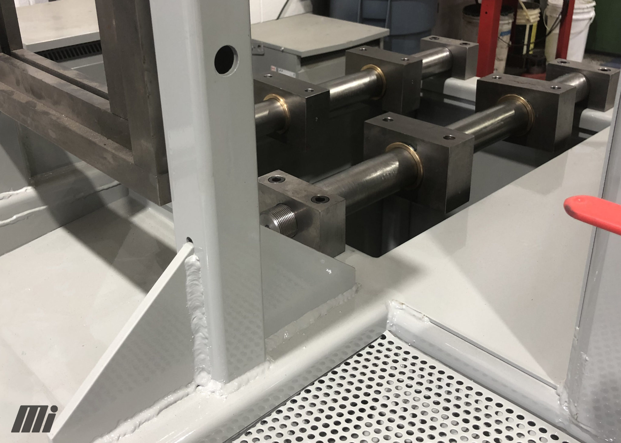 Round-rail linear guide or profile-rail linear guide?