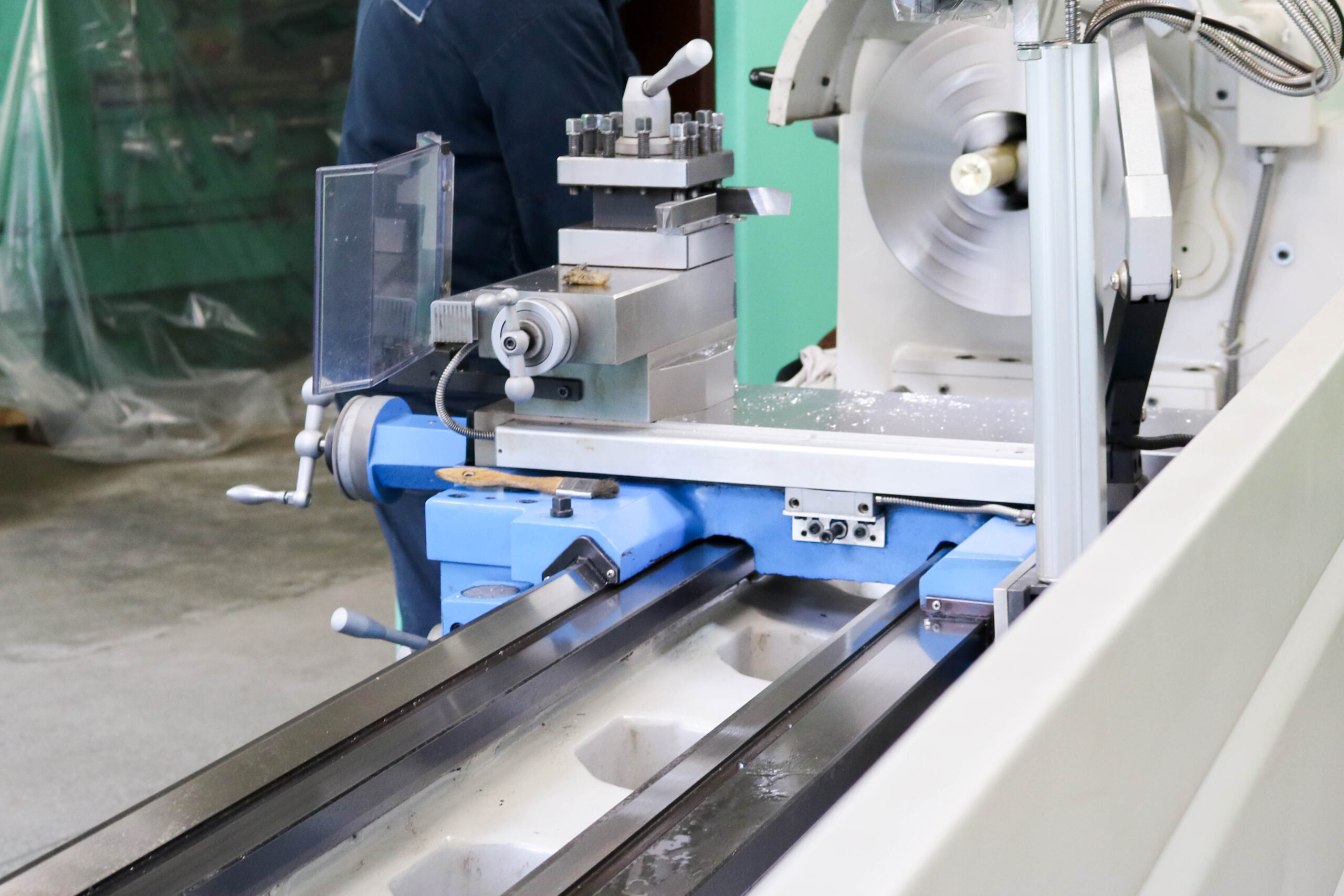Track roller linear guides: Two needs for lubrication
